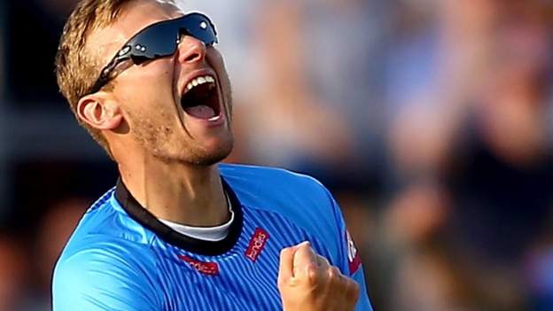Danny Briggs: Sussex left-arm spinner extends contract - BBC Sport