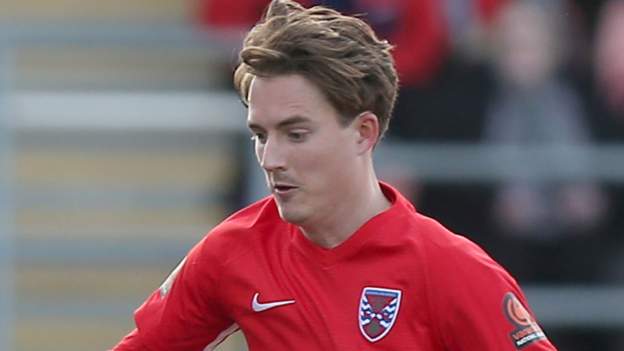 Will Wright: Gillingham sign former Dagenham and Redbridge defender ...