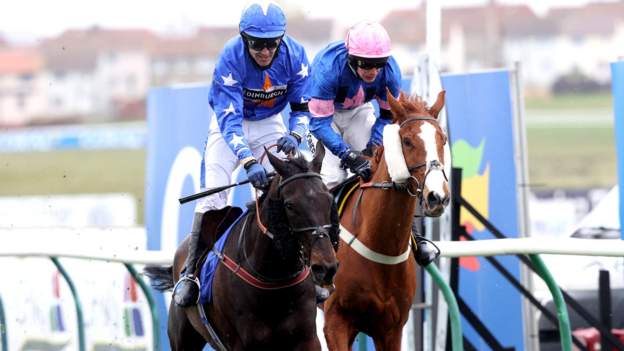 Mighty Thunder claims thrilling Scottish Grand National win - BBC Sport