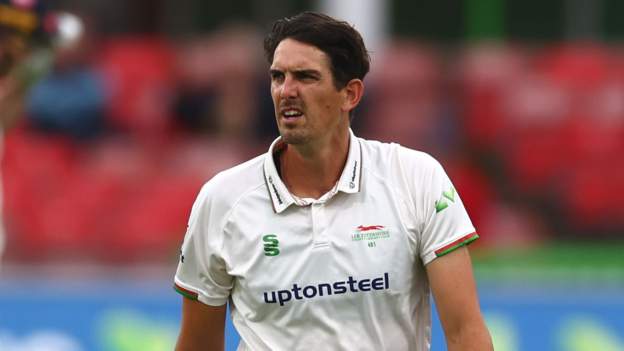 Chris Wright: Leicestershire bowler pulls out of Sussex deal - BBC Sport