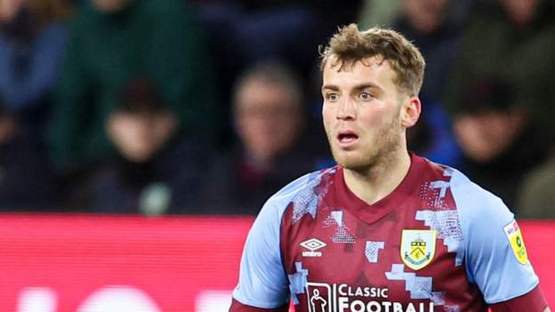 Jordan Beyer: Burnley sign Borussia Monchengladbach defender on ...