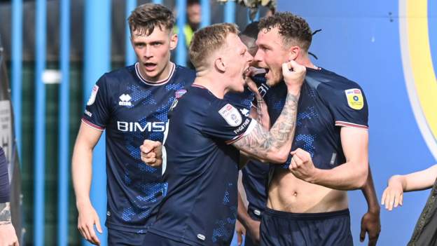 Carlisle United 3-1 Bradford City (3-2 agg): Ben Barclay's winner takes ...