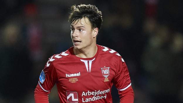 Melker Hallberg: Hibernian sign Swedish midfielder from Udinese - BBC Sport