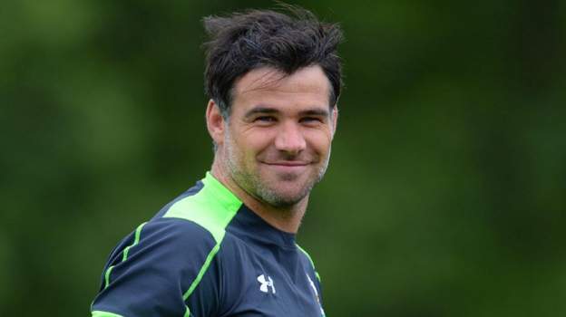 World Cup 2015: Mike Phillips faces battle to make Wales squad - BBC Sport