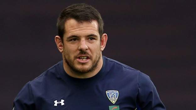 Dragons sign Clermont Auvergne's Wales prop Aaron Jarvis - BBC Sport