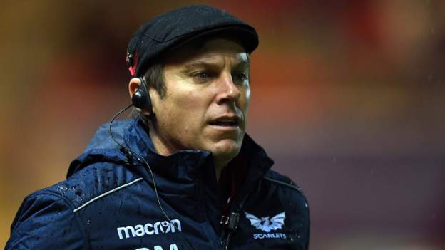 Brad Mooar: Scarlets coach to leave for All Blacks role - BBC Sport