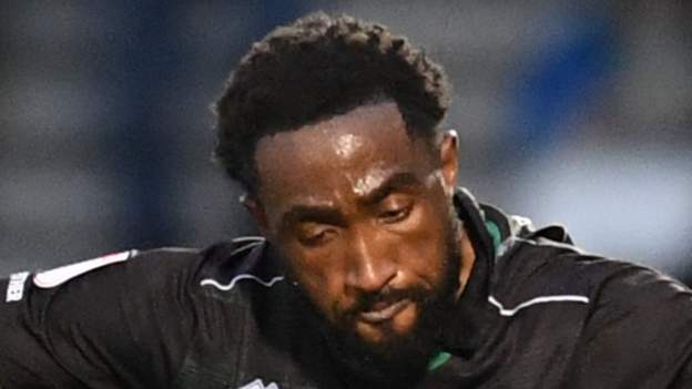 Manny Monthe: Northampton Town sign former Walsall defender - BBC Sport