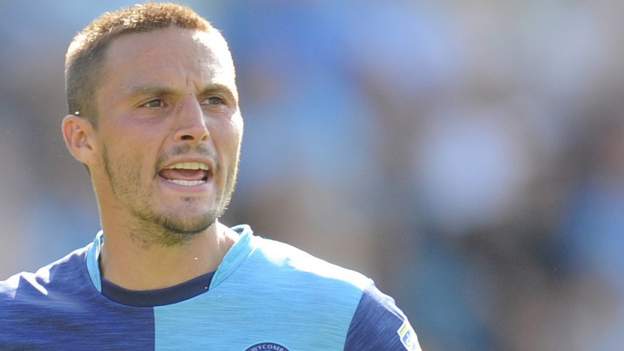 Sam Saunders: Colchester United sign ex-Brentford and Wycombe ...