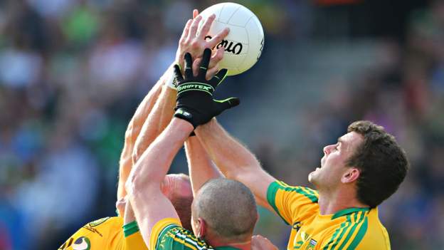 'Mark' rule to come into effect in gaelic football in 2017 - BBC Sport