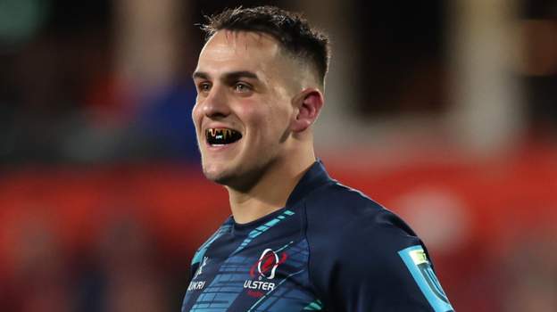 Ireland rugby: Twelve players join squad for November Tests - BBC Sport