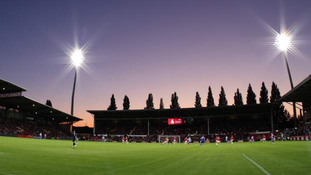 Wrexham at night, magic under the Stok Racecourse lights - BBC Sport