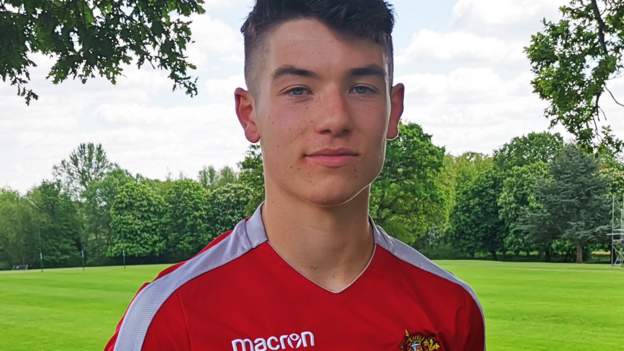 Jamie Fielding: Stevenage sign Hastings United defender - BBC Sport