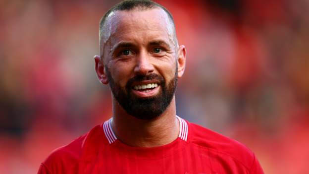 Aaron Wilbraham: Bristol City striker signs new one-year contract - BBC ...