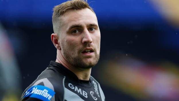 James Clare: Castleford winger signs new one-year contract - BBC Sport