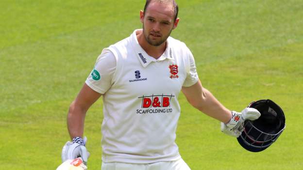 Essex opening batsman Nick Browne signs new two-year contract - BBC Sport