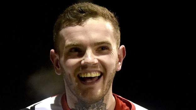 Darren Murray: Glentoran sign former Portadown and Warrenpoint striker ...