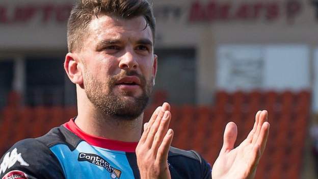 Elliot Kear: Wales captain signs new one-year London Broncos deal - BBC ...