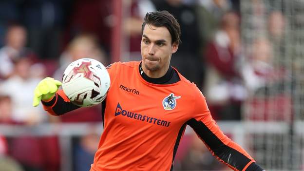 Kelle Roos cancels Christmas trip home to join Plymouth Argyle on loan ...