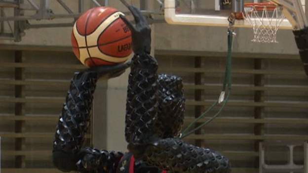 Basketball: Robot beats professionals at three-pointers - BBC Sport