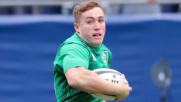 Ireland v Italy: Larmour hat-trick as Ireland beat Italy 54-7 in ...