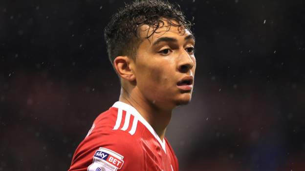 Tyler Walker: Nottingham Forest striker signs new contact until 2021 ...