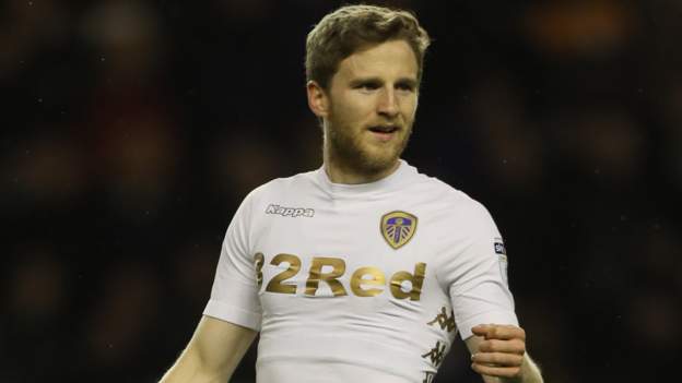 Eunan O'Kane: Luton Town sign Leeds United midfielder on loan - BBC Sport