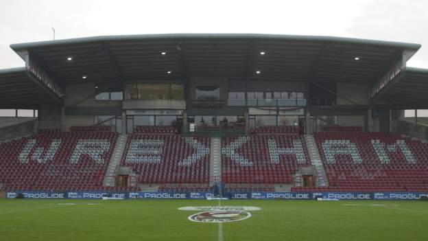 Simon Ainge: Wrexham sign Harrogate Town striker on loan - BBC Sport