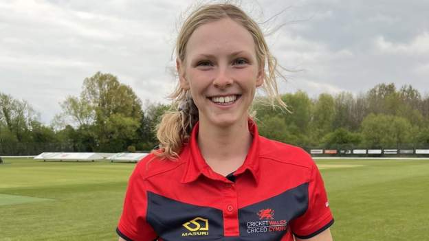 Sophia Smale: Welsh teenager lands late call for The Hundred - BBC Sport