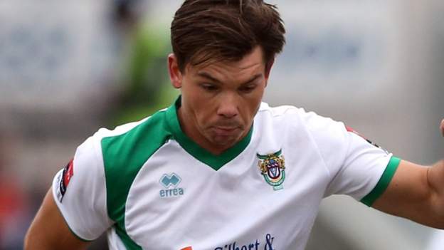 Craig Robson: Dagenham sign defender from Bognor Regis Town - BBC Sport