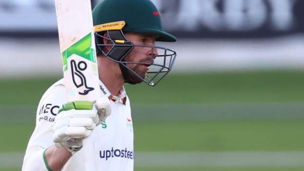 County Championship: Sam Evans holds up Derbyshire victory bid - BBC Sport