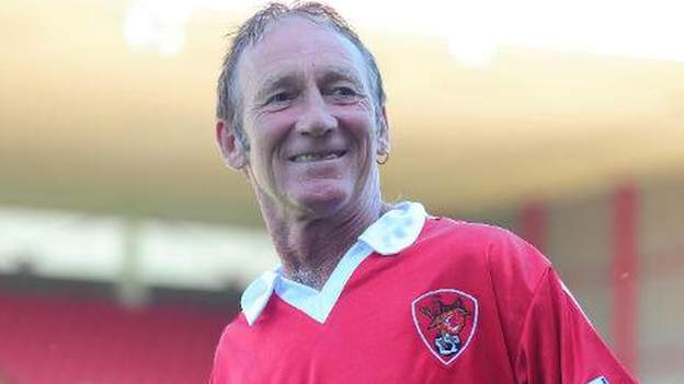 Gerry Gow: Former Bristol City midfielder dies aged 64 - BBC Sport