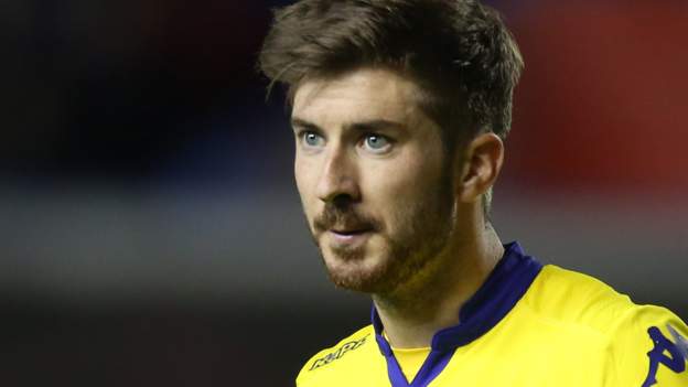 Luke Murphy: Bolton Wanderers sign ex-Leeds United midfielder - BBC Sport