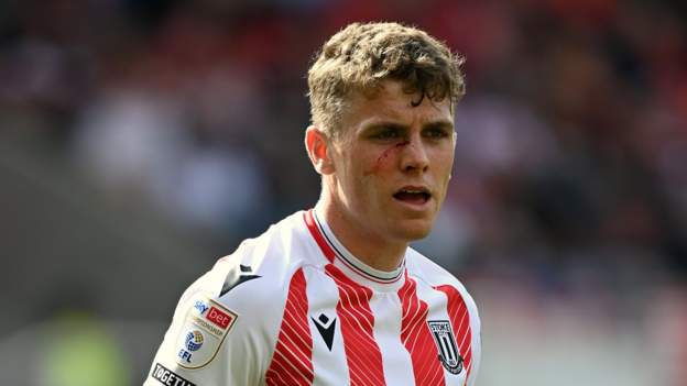 Charlton sign Michael Hector and Bournemouth's Gavin Kilkenny - BBC Sport