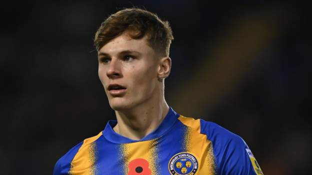 Rob Street: Former Crystal Palace striker joins Cheltenham Town - BBC Sport