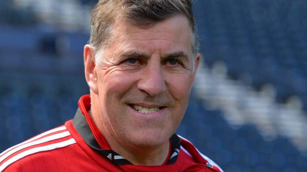 Barnet appoint Mark McGhee as their new manager - BBC Sport