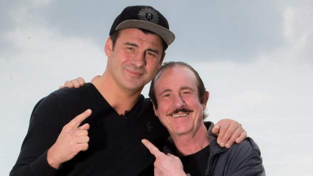 Joe Calzaghe posts heartfelt tribute to late father Enzo - BBC Sport