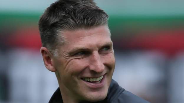 Irish Premiership: Leeman follows Smyth out of Glentoran - BBC Sport