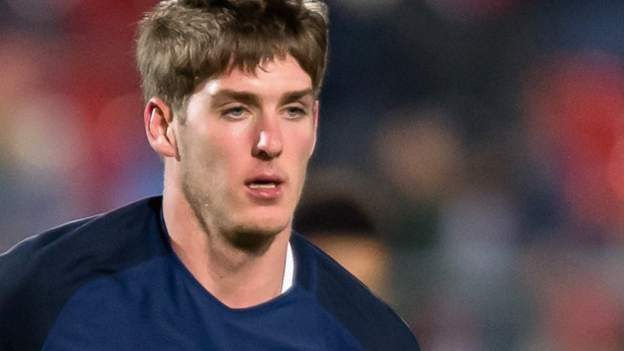 Connor Mahoney: Barnsley sign Bournemouth winger on loan - BBC Sport