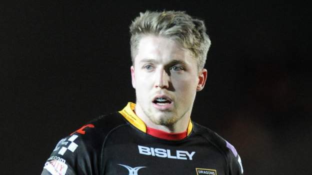 Tyler Morgan: New injury worry for Dragons and Wales centre - BBC Sport