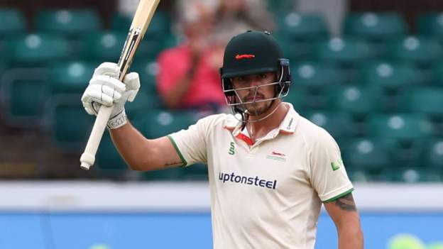 County Championship: Roman Walker enjoys Foxes debut against former ...