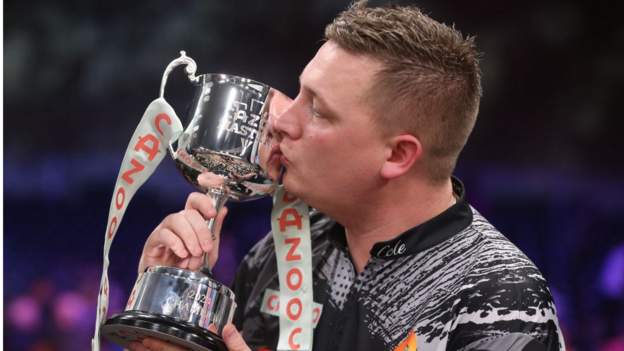 Chris Dobey defeats Rob Cross for shock Masters win - BBC Sport