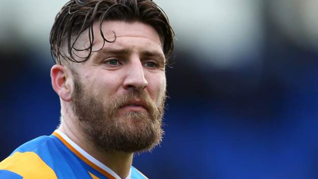 Gary Deegan: Cambridge United sign Shrewsbury Town midfielder - BBC Sport