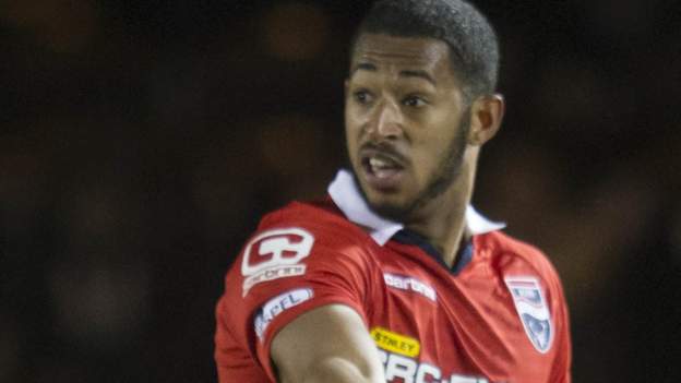 Oldham Athletic: Jamie Reckord and Luke Woodland sign - BBC Sport