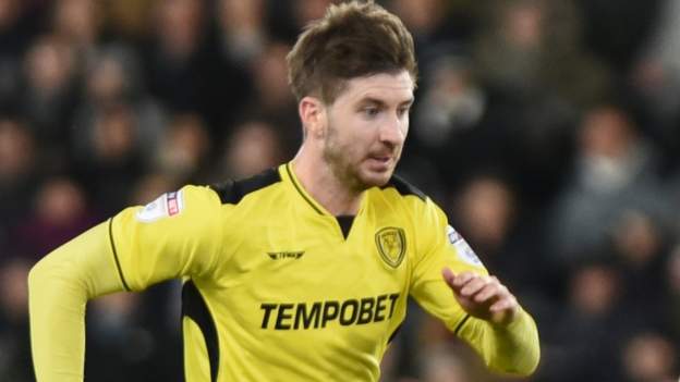 Luke Murphy: Burton re-sign Leeds midfielder on loan - BBC Sport