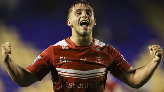 Mikey Lewis: Hull KR half-back signs new four-year contract - BBC Sport