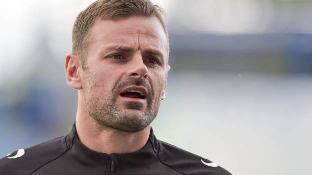 Richie Wellens: Swindon players 'should be embarrassed to be 17th in ...