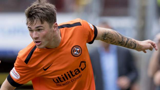 Dundee Utd: Jamie Robson disciplined for painting face black - BBC Sport
