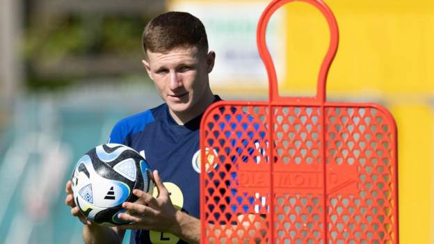 Elliot Anderson: Midfielder pulls out of Scotland double-header - BBC Sport