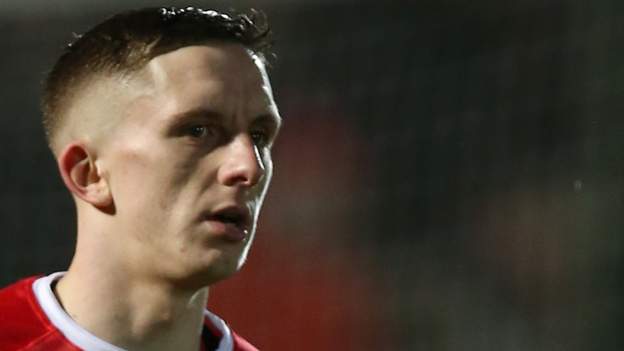 Ash Hunter: Fleetwood Town winger rejoins Salford City for undisclosed ...