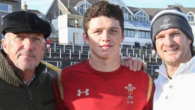 Bothams cheering for Wales in Six Nations encounter with England - BBC ...